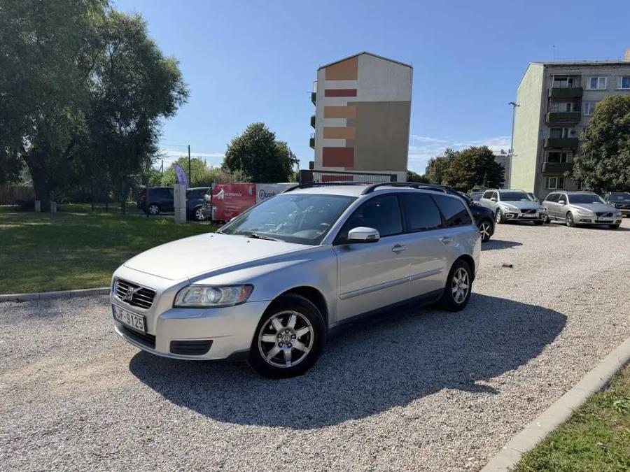 Pelēks Volvo V50 2009 Ventspils, ar dzinēja tilpumu 1.60 L un nobraukumu 255 tūkst. km par 1590 €, foto 1 vietnē AUTOMOTO.COM.LV