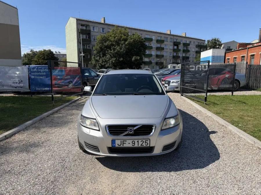 Pelēks Volvo V50 2009 Ventspils, ar dzinēja tilpumu 1.60 L un nobraukumu 255 tūkst. km par 1590 €, foto 3 vietnē AUTOMOTO.COM.LV