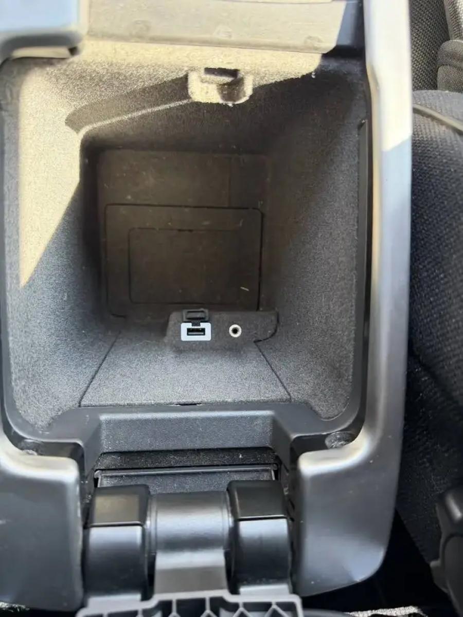 Pelēks Volvo V50 2009 Ventspils, ar dzinēja tilpumu 1.60 L un nobraukumu 255 tūkst. km par 1590 €, foto 14 vietnē AUTOMOTO.COM.LV