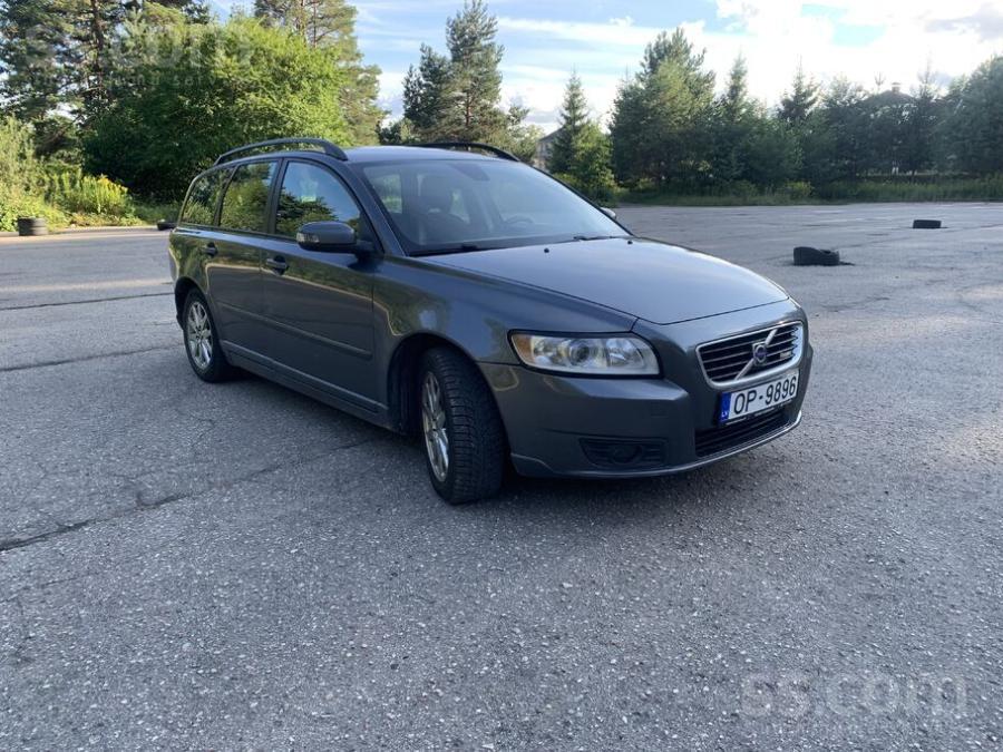 Grey Volvo V50 2009 in Jurmala, with an engine capacity of 2.00 L and mileage of 308 thousand km for 2800 €, photo 3 on AUTOMOTO.COM.LV