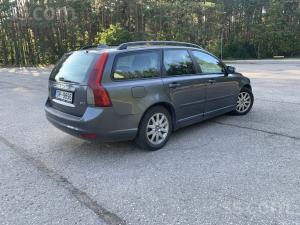 Grey Volvo V50 2009 in Jurmala, with an engine capacity of 2.00 L and mileage of 308 thousand km for 2800 €, photo 5 on AUTOMOTO.COM.LV