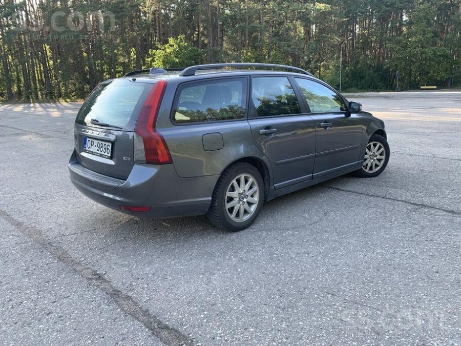 Grey Volvo V50 2009 in Jurmala, with an engine capacity of 2.00 L and mileage of 308 thousand km for 2800 €, photo 5 on AUTOMOTO.COM.LV