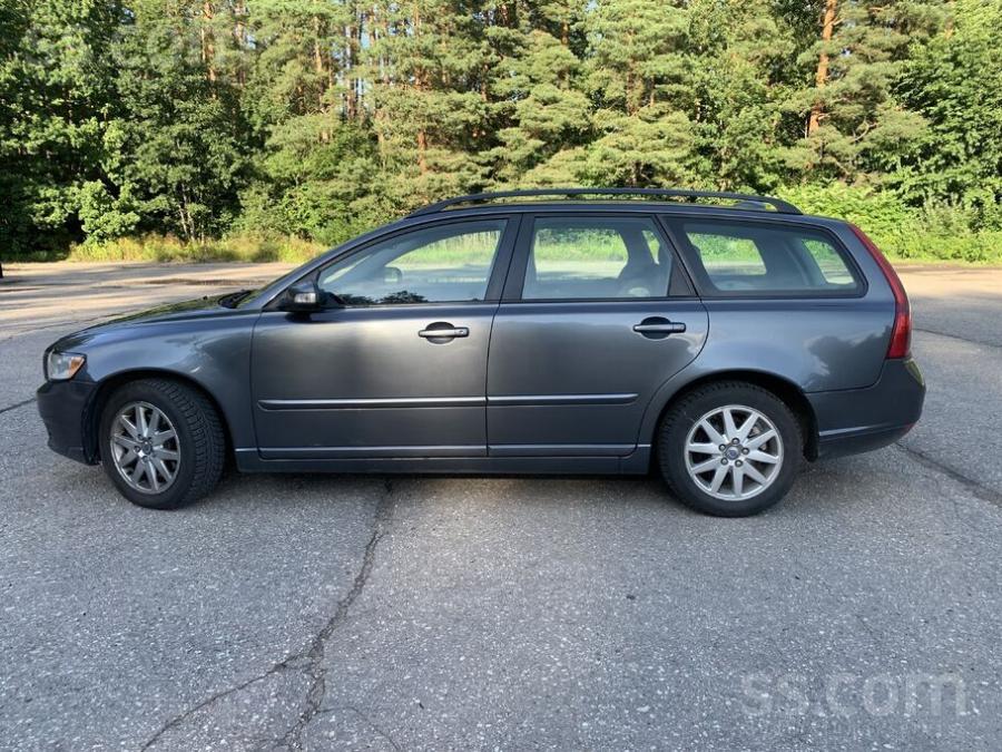 Grey Volvo V50 2009 in Jurmala, with an engine capacity of 2.00 L and mileage of 308 thousand km for 2800 €, photo 8 on AUTOMOTO.COM.LV