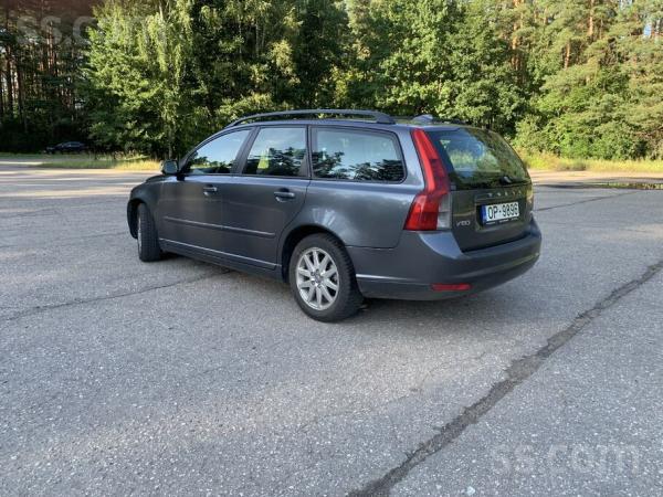 Grey Volvo V50 2009 in Jurmala, with an engine capacity of 2.00 L and mileage of 308 thousand km for 2800 €, photo 7 on AUTOMOTO.COM.LV