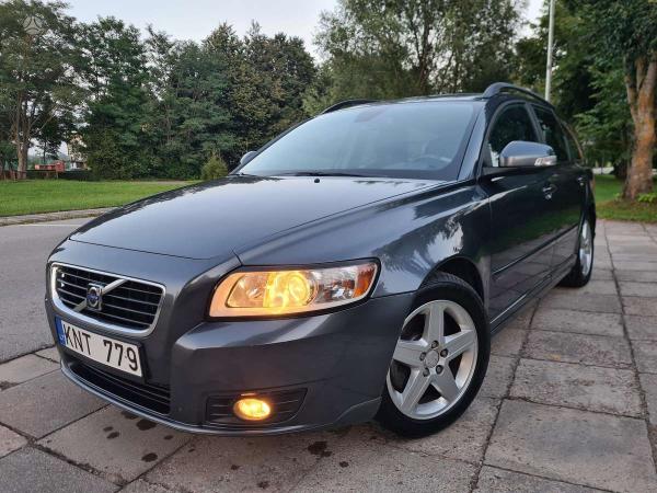 Grey Volvo V50 2009 in Klaipeda, with an engine capacity of 2.00 L and mileage of 305 thousand km for 2350 €, photo 3 on AUTOMOTO.COM.LV