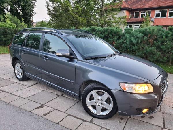 Grey Volvo V50 2009 in Klaipeda, with an engine capacity of 2.00 L and mileage of 305 thousand km for 2350 €, photo 6 on AUTOMOTO.COM.LV