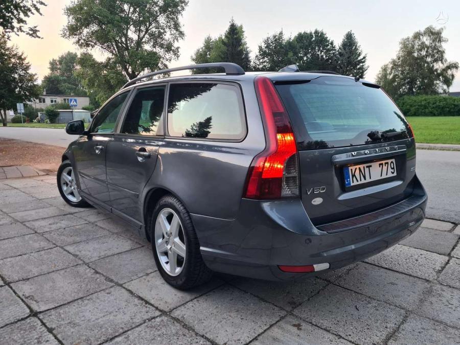 Grey Volvo V50 2009 in Klaipeda, with an engine capacity of 2.00 L and mileage of 305 thousand km for 2350 €, photo 9 on AUTOMOTO.COM.LV