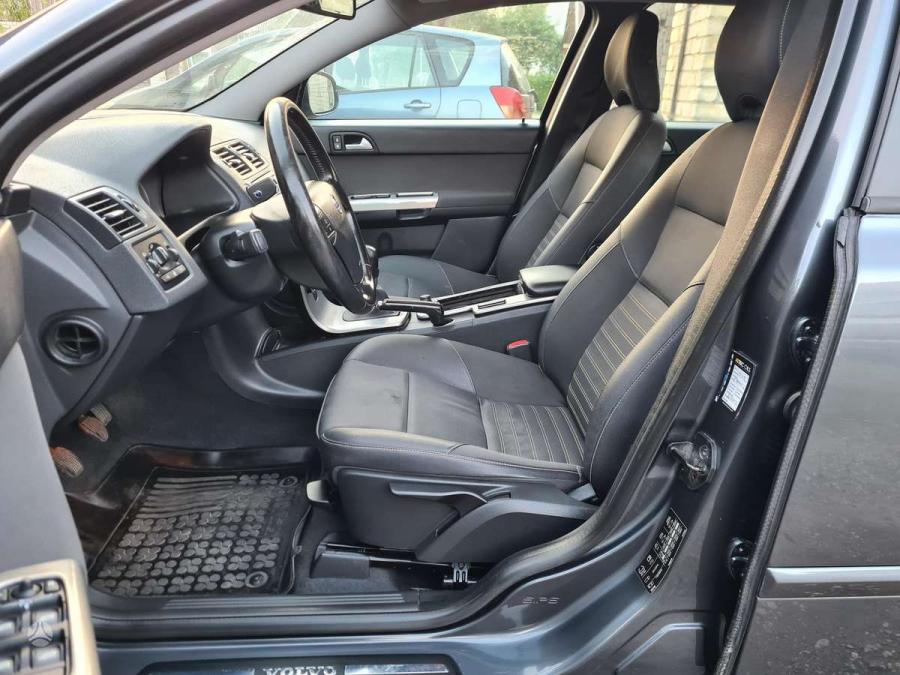 Grey Volvo V50 2009 in Klaipeda, with an engine capacity of 2.00 L and mileage of 305 thousand km for 2350 €, photo 10 on AUTOMOTO.COM.LV