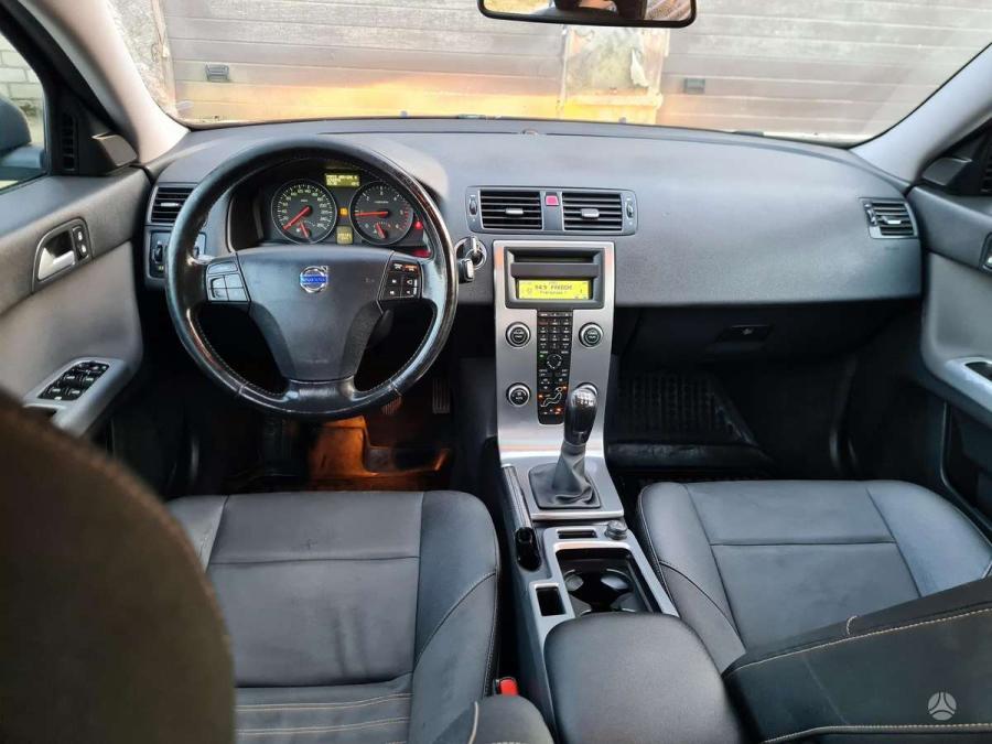 Grey Volvo V50 2009 in Klaipeda, with an engine capacity of 2.00 L and mileage of 305 thousand km for 2350 €, photo 12 on AUTOMOTO.COM.LV