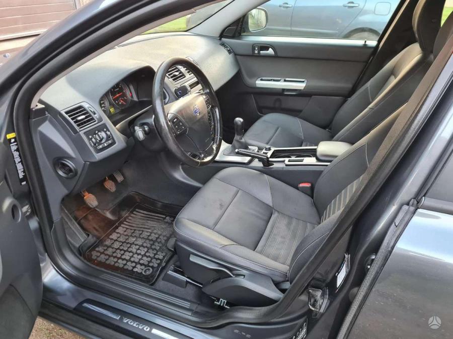 Grey Volvo V50 2009 in Klaipeda, with an engine capacity of 2.00 L and mileage of 305 thousand km for 2350 €, photo 15 on AUTOMOTO.COM.LV