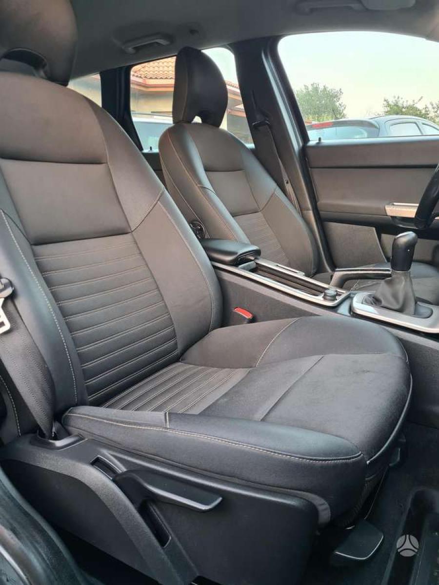 Grey Volvo V50 2009 in Klaipeda, with an engine capacity of 2.00 L and mileage of 305 thousand km for 2350 €, photo 18 on AUTOMOTO.COM.LV