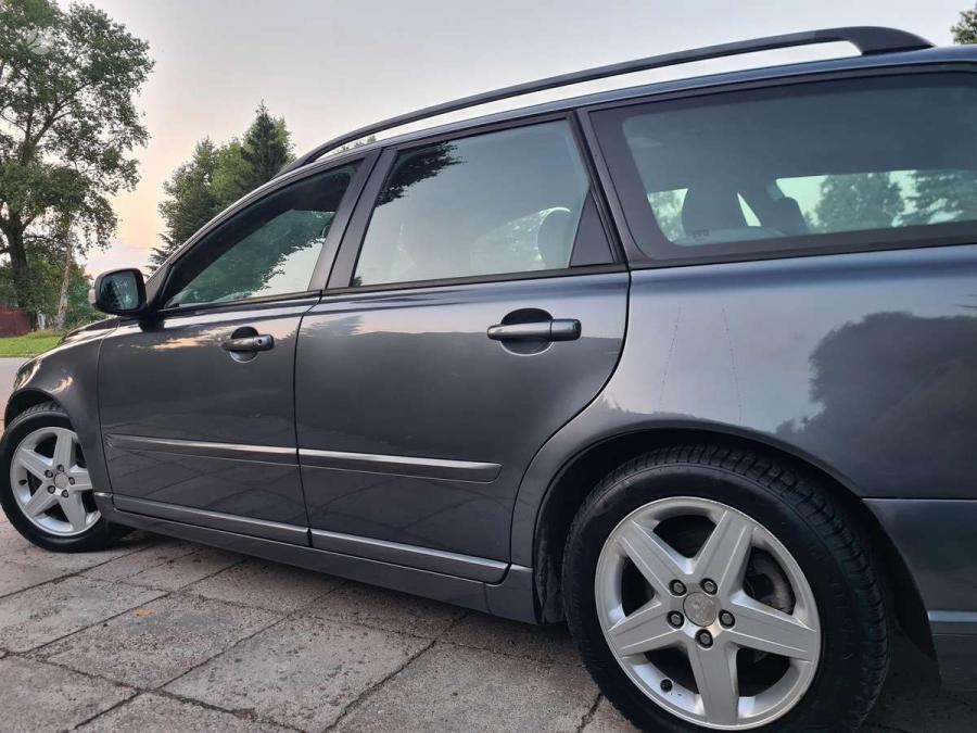 Grey Volvo V50 2009 in Klaipeda, with an engine capacity of 2.00 L and mileage of 305 thousand km for 2350 €, photo 32 on AUTOMOTO.COM.LV