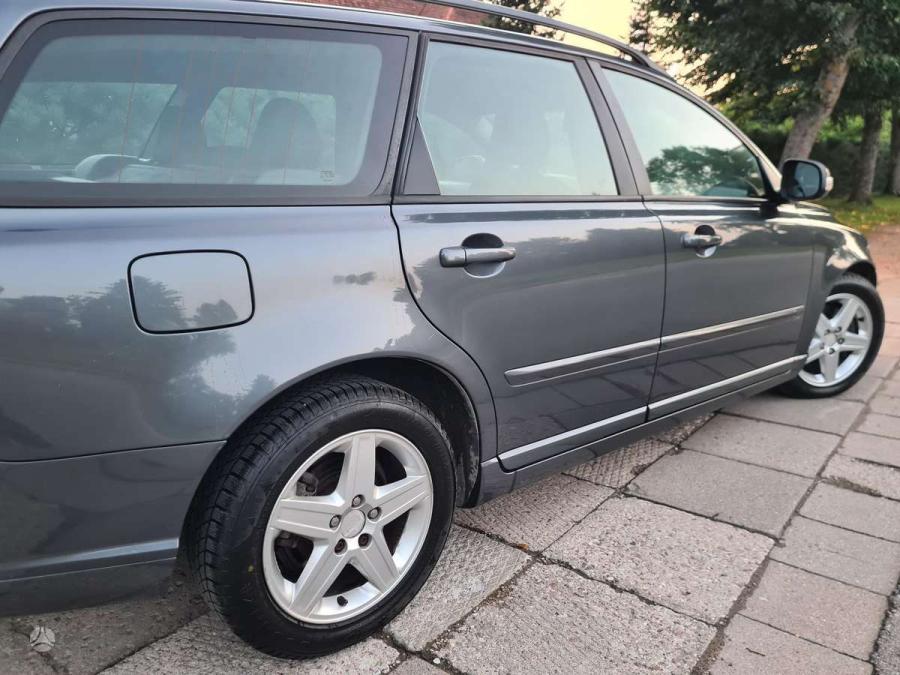 Grey Volvo V50 2009 in Klaipeda, with an engine capacity of 2.00 L and mileage of 305 thousand km for 2350 €, photo 33 on AUTOMOTO.COM.LV