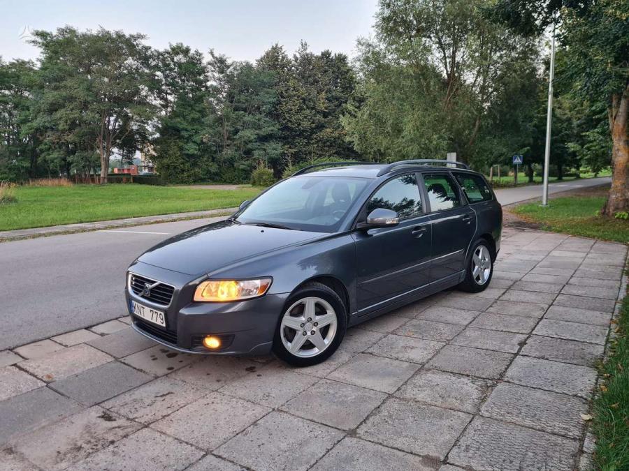 Grey Volvo V50 2009 in Klaipeda, with an engine capacity of 2.00 L and mileage of 305 thousand km for 2350 €, photo 45 on AUTOMOTO.COM.LV