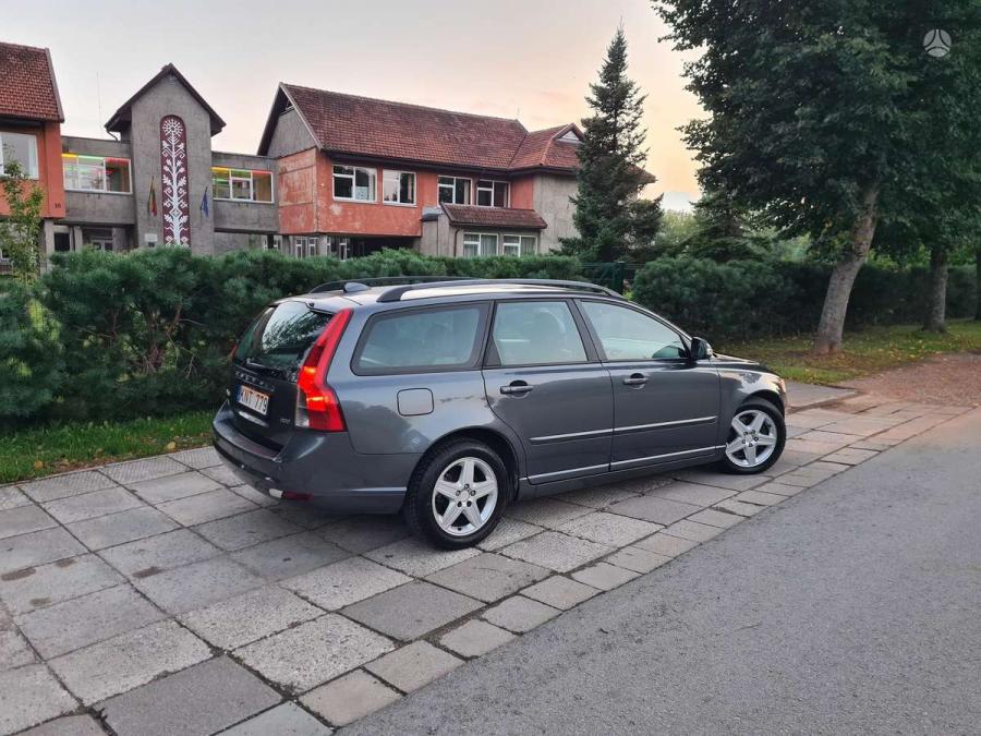 Grey Volvo V50 2009 in Klaipeda, with an engine capacity of 2.00 L and mileage of 305 thousand km for 2350 €, photo 46 on AUTOMOTO.COM.LV