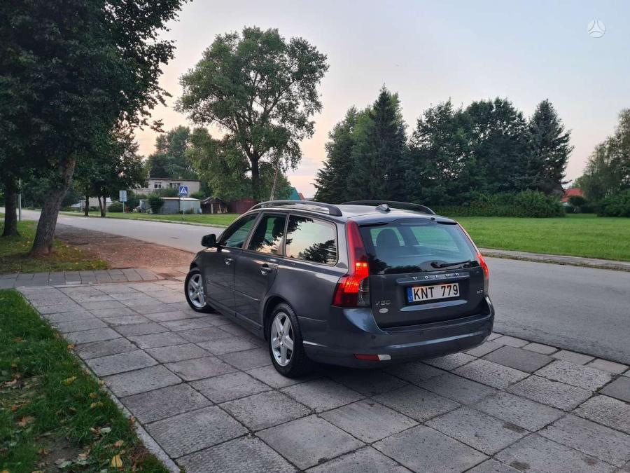 Grey Volvo V50 2009 in Klaipeda, with an engine capacity of 2.00 L and mileage of 305 thousand km for 2350 €, photo 47 on AUTOMOTO.COM.LV