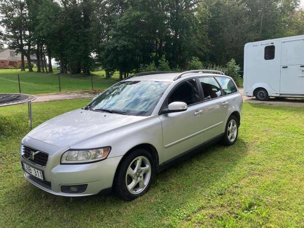 Grey Volvo V50 2009 in Marijampole, with an engine capacity of 2.00 L and mileage of 364 thousand km for 2100 €, photo 1 on AUTOMOTO.COM.LV
