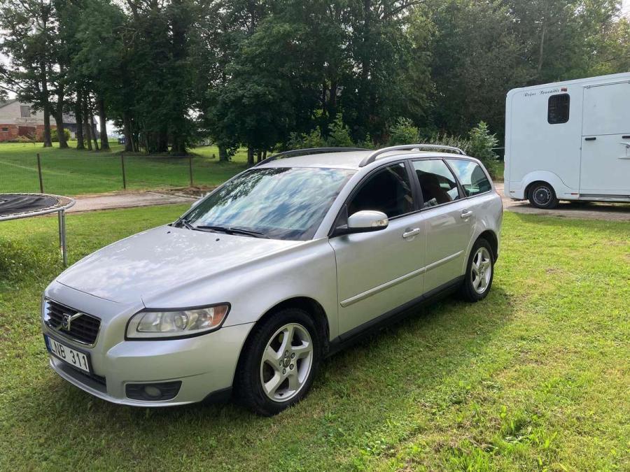 Pelēks Volvo V50 2009 Marijampole, ar dzinēja tilpumu 2.00 L un nobraukumu 364 tūkst. km par 2100 €, foto 1 vietnē AUTOMOTO.COM.LV