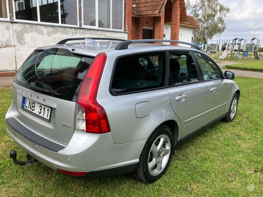 Pelēks Volvo V50 2009 Marijampole, ar dzinēja tilpumu 2.00 L un nobraukumu 364 tūkst. km par 2100 €, foto 4 vietnē AUTOMOTO.COM.LV