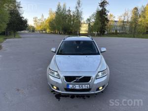 Grey Volvo V50 2009 in Riga, with an engine capacity of 1.60 L and mileage of 283 thousand km for 2200 €, photo  on AUTOMOTO.COM.LV
