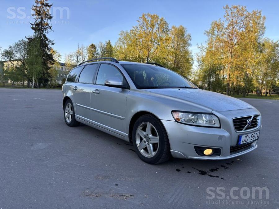 Grey Volvo V50 2009 in Riga, with an engine capacity of 1.60 L and mileage of 283 thousand km for 2200 €, photo 3 on AUTOMOTO.COM.LV