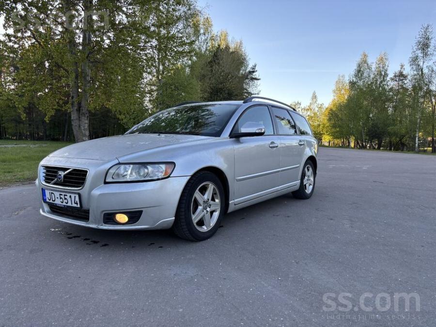 Grey Volvo V50 2009 in Riga, with an engine capacity of 1.60 L and mileage of 283 thousand km for 2200 €, photo 4 on AUTOMOTO.COM.LV