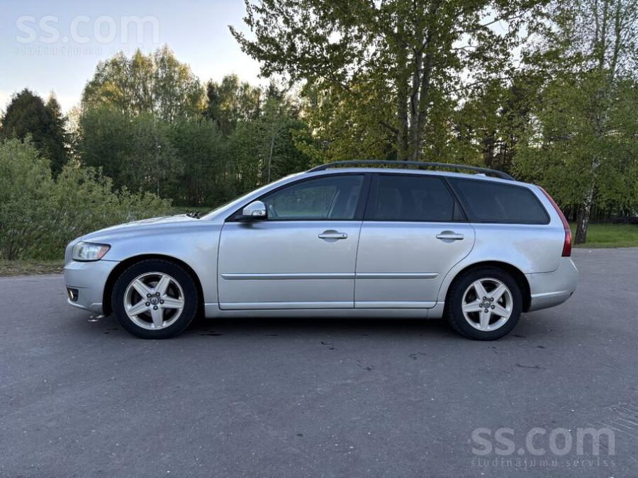 Grey Volvo V50 2009 in Riga, with an engine capacity of 1.60 L and mileage of 283 thousand km for 2200 €, photo 5 on AUTOMOTO.COM.LV