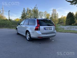 Grey Volvo V50 2009 in Riga, with an engine capacity of 1.60 L and mileage of 283 thousand km for 2200 €, photo 6 on AUTOMOTO.COM.LV