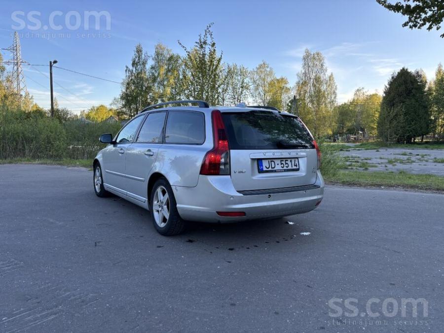 Grey Volvo V50 2009 in Riga, with an engine capacity of 1.60 L and mileage of 283 thousand km for 2200 €, photo 6 on AUTOMOTO.COM.LV