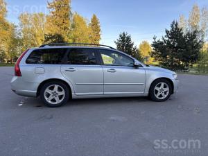 Grey Volvo V50 2009 in Riga, with an engine capacity of 1.60 L and mileage of 283 thousand km for 2200 €, photo 8 on AUTOMOTO.COM.LV