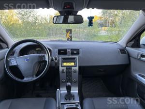 Grey Volvo V50 2009 in Riga, with an engine capacity of 1.60 L and mileage of 283 thousand km for 2200 €, photo 9 on AUTOMOTO.COM.LV