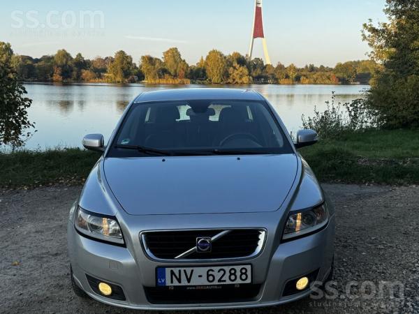 Grey Volvo V50 2009 in Riga, with an engine capacity of 2.00 L and mileage of 346 thousand km for 1950 €, photo 1 on AUTOMOTO.COM.LV