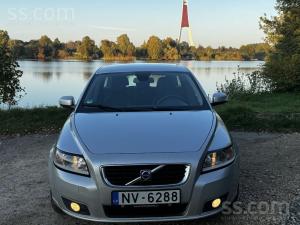Grey Volvo V50 2009 in Riga, with an engine capacity of 2.00 L and mileage of 346 thousand km for 1950 €, photo 1 on AUTOMOTO.COM.LV