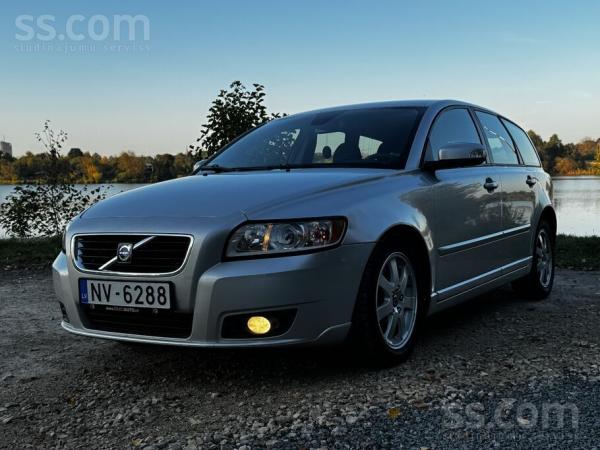 Grey Volvo V50 2009 in Riga, with an engine capacity of 2.00 L and mileage of 346 thousand km for 1950 €, photo 3 on AUTOMOTO.COM.LV