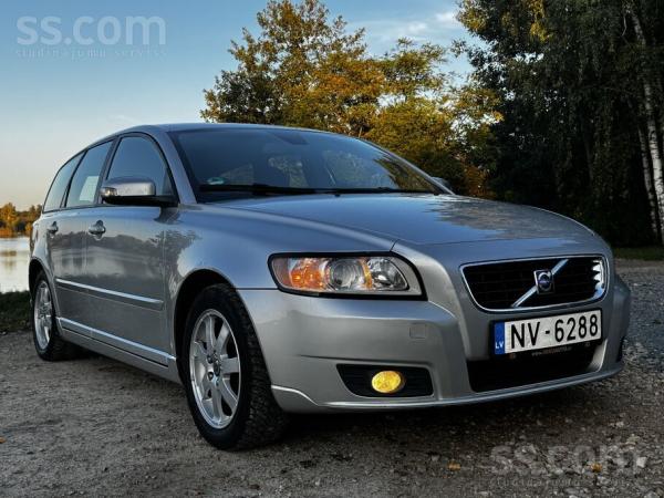 Grey Volvo V50 2009 in Riga, with an engine capacity of 2.00 L and mileage of 346 thousand km for 1950 €, photo 4 on AUTOMOTO.COM.LV
