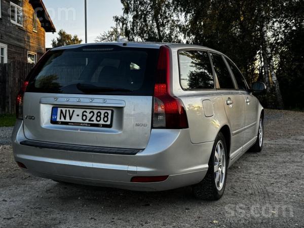 Grey Volvo V50 2009 in Riga, with an engine capacity of 2.00 L and mileage of 346 thousand km for 1950 €, photo 5 on AUTOMOTO.COM.LV