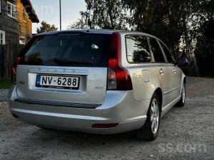 Grey Volvo V50 2009 in Riga, with an engine capacity of 2.00 L and mileage of 346 thousand km for 1950 €, photo 5 on AUTOMOTO.COM.LV