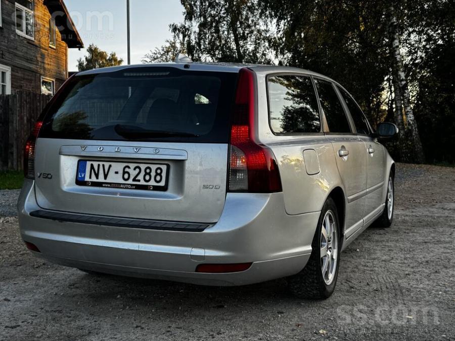 Grey Volvo V50 2009 in Riga, with an engine capacity of 2.00 L and mileage of 346 thousand km for 1950 €, photo 5 on AUTOMOTO.COM.LV