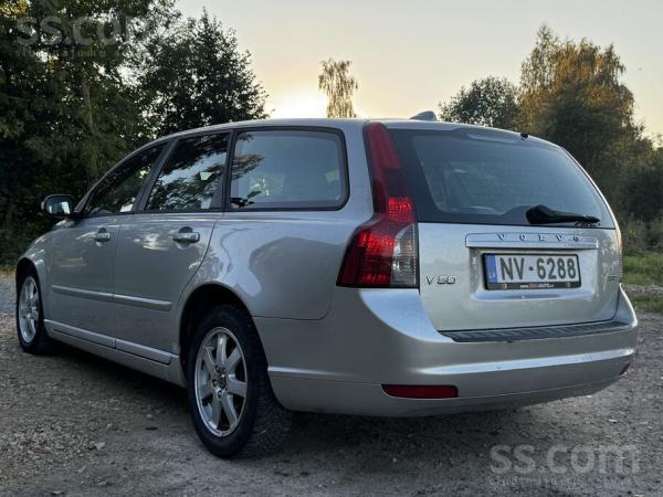 Grey Volvo V50 2009 in Riga, with an engine capacity of 2.00 L and mileage of 346 thousand km for 1950 €, photo 7 on AUTOMOTO.COM.LV