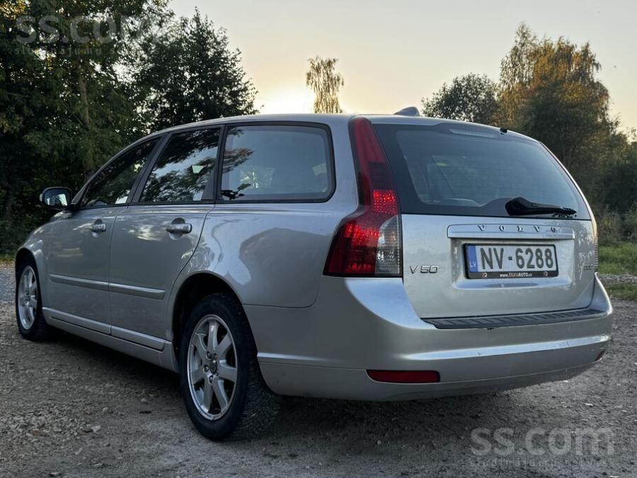 Grey Volvo V50 2009 in Riga, with an engine capacity of 2.00 L and mileage of 346 thousand km for 1950 €, photo 7 on AUTOMOTO.COM.LV