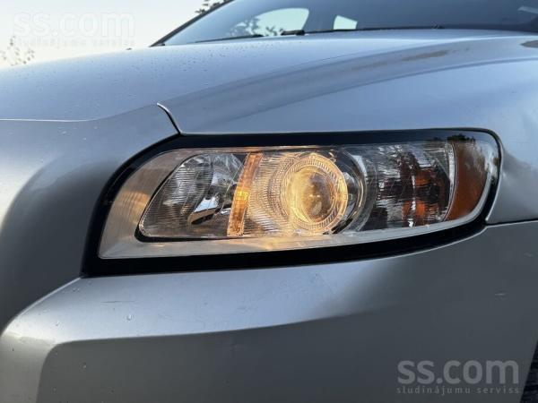 Grey Volvo V50 2009 in Riga, with an engine capacity of 2.00 L and mileage of 346 thousand km for 1950 €, photo 9 on AUTOMOTO.COM.LV