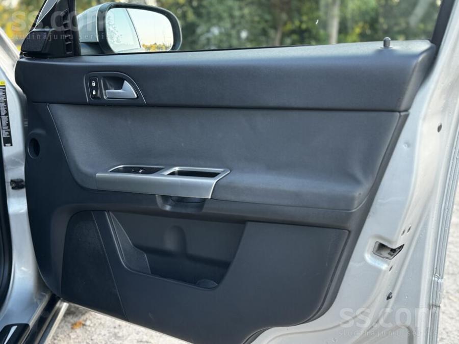 Grey Volvo V50 2009 in Riga, with an engine capacity of 2.00 L and mileage of 346 thousand km for 1950 €, photo 13 on AUTOMOTO.COM.LV