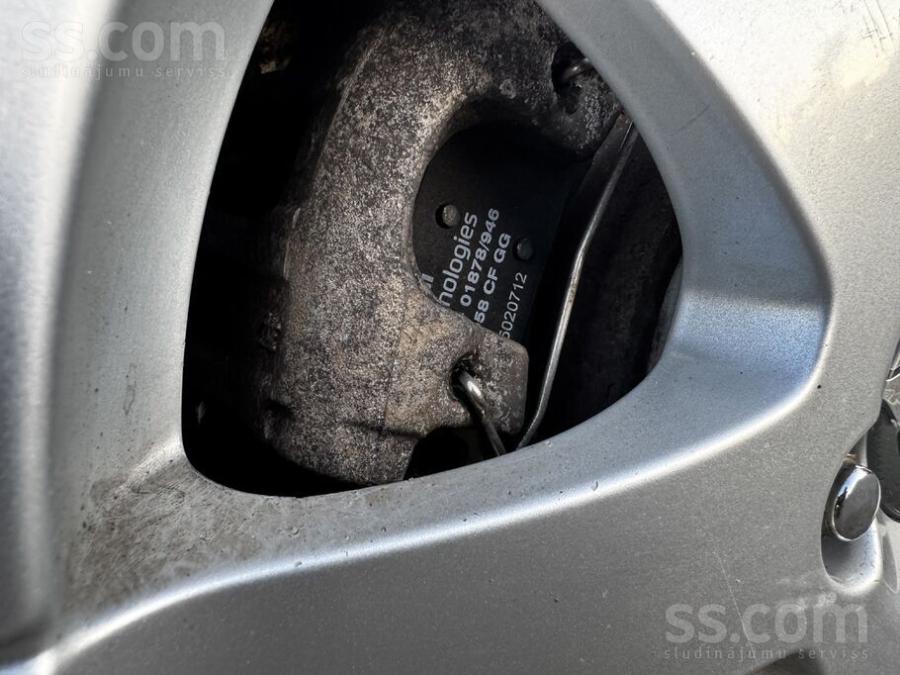 Grey Volvo V50 2009 in Riga, with an engine capacity of 2.00 L and mileage of 346 thousand km for 1950 €, photo 14 on AUTOMOTO.COM.LV
