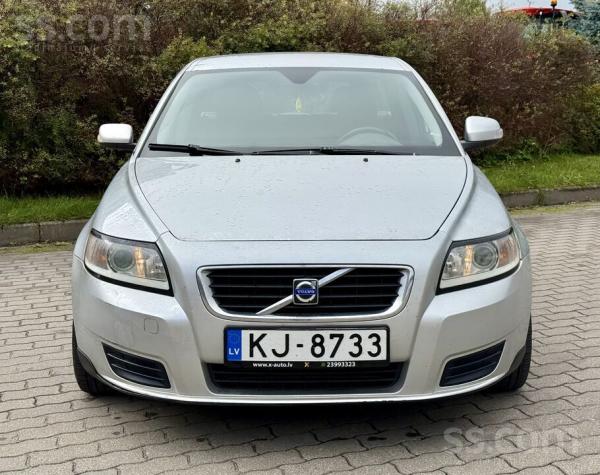 Grey Volvo V50 2009 in Riga, with an engine capacity of 1.60 L and mileage of 324 thousand km for 1990 €, photo 3 on AUTOMOTO.COM.LV