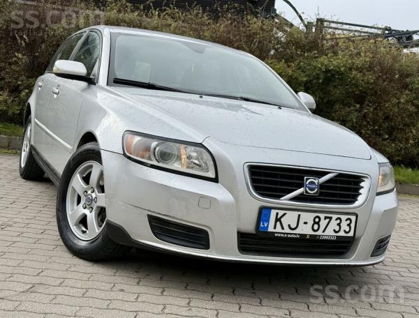 Grey Volvo V50 2009 in Riga, with an engine capacity of 1.60 L and mileage of 324 thousand km for 1990 €, photo 4 on AUTOMOTO.COM.LV
