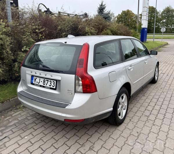 Grey Volvo V50 2009 in Riga, with an engine capacity of 1.60 L and mileage of 324 thousand km for 1990 €, photo 7 on AUTOMOTO.COM.LV