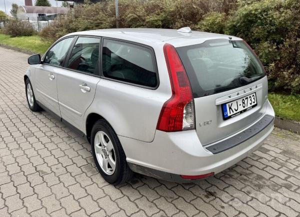 Grey Volvo V50 2009 in Riga, with an engine capacity of 1.60 L and mileage of 324 thousand km for 1990 €, photo 8 on AUTOMOTO.COM.LV