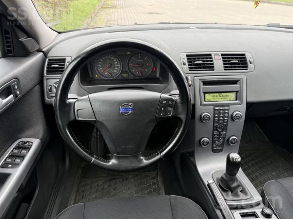 Grey Volvo V50 2009 in Riga, with an engine capacity of 1.60 L and mileage of 324 thousand km for 1990 €, photo 9 on AUTOMOTO.COM.LV