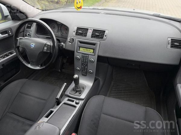 Grey Volvo V50 2009 in Riga, with an engine capacity of 1.60 L and mileage of 324 thousand km for 1990 €, photo 10 on AUTOMOTO.COM.LV