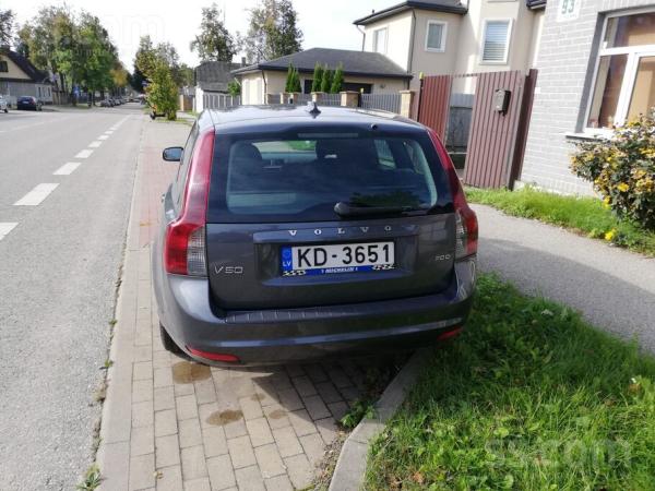 Grey Volvo V50 2009 in Daugavpils, with an engine capacity of 2.00 L and mileage of 226 thousand km for 2000 €, photo 5 on AUTOMOTO.COM.LV